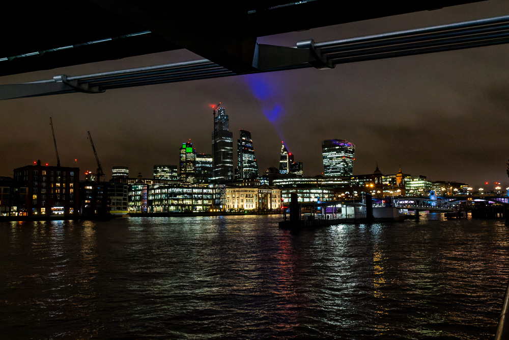 Unter der Brücke – Bankside Pier London - Richards Fotoseite